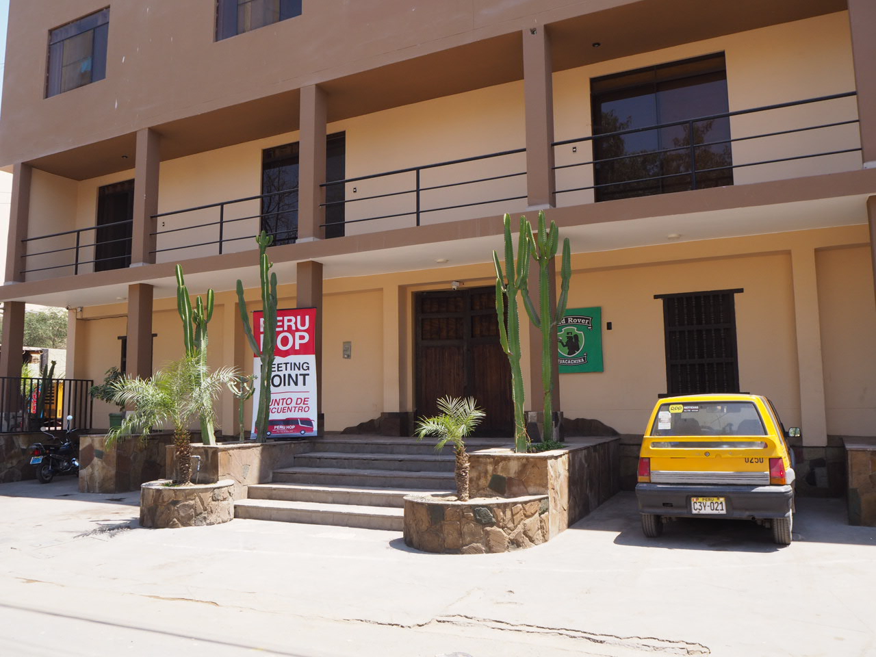 Peruオアシスの街Huacachinaのホステル【Wild Rover Huacachina】 | moja air